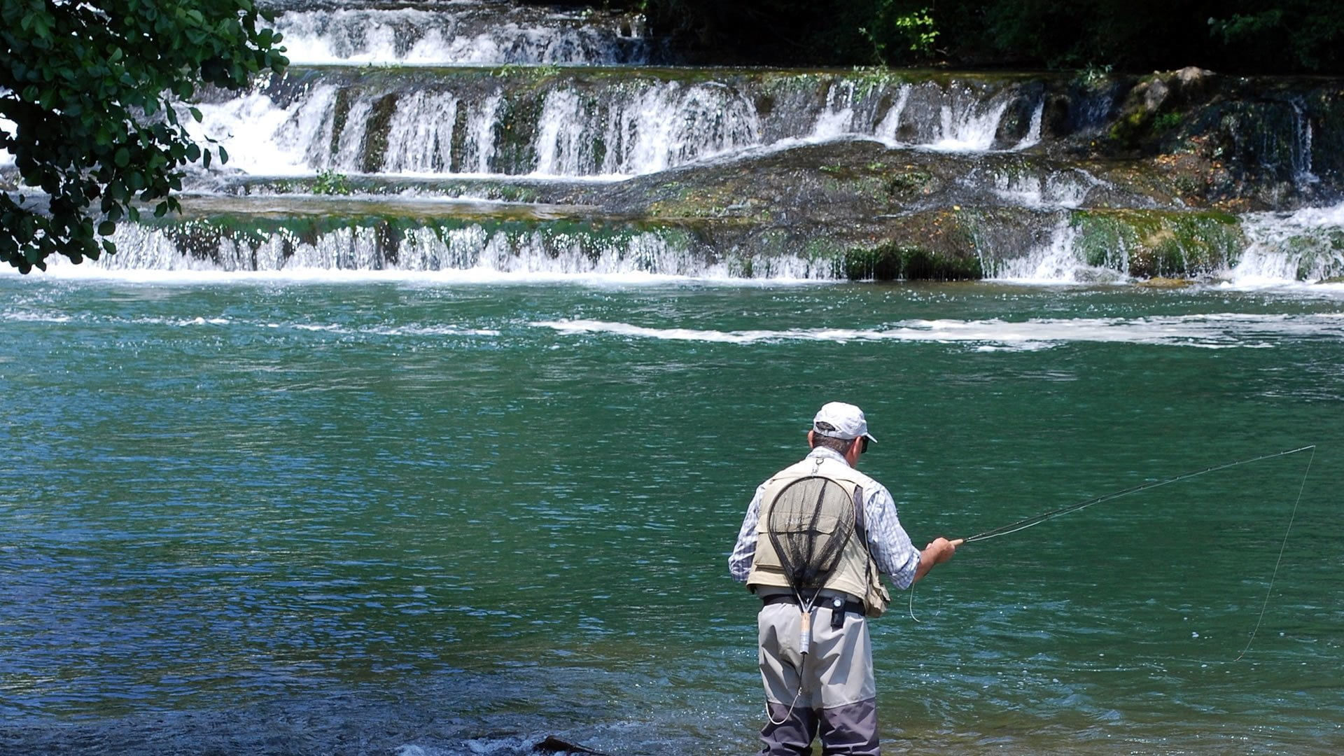 Fly Fishing Paradise - Green adventure